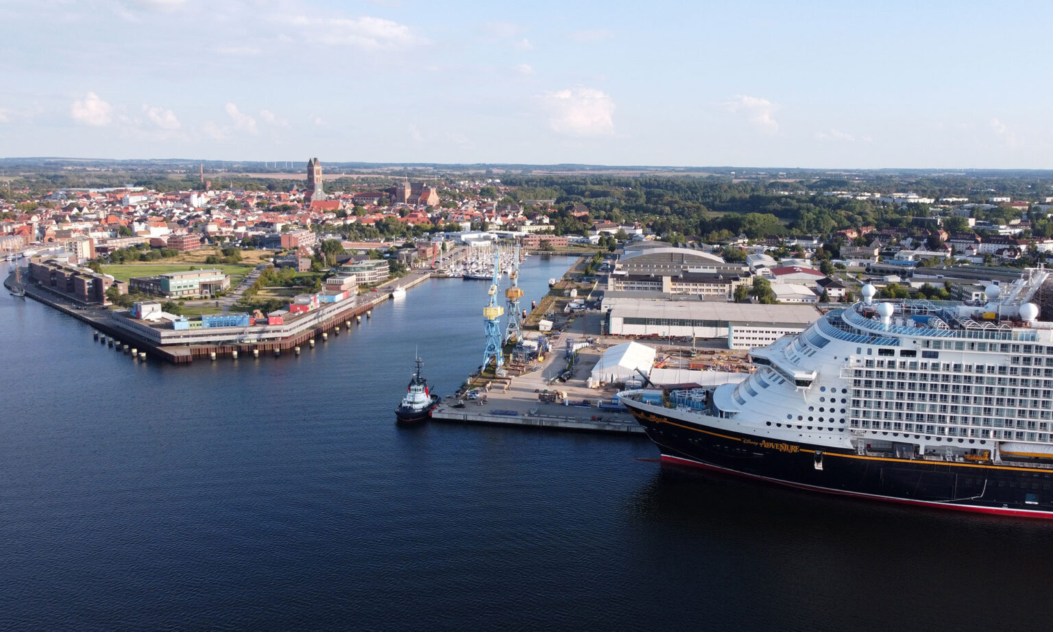 Disney Adventure liegt in Bremerhaven » Kreuzfahrtpiraten