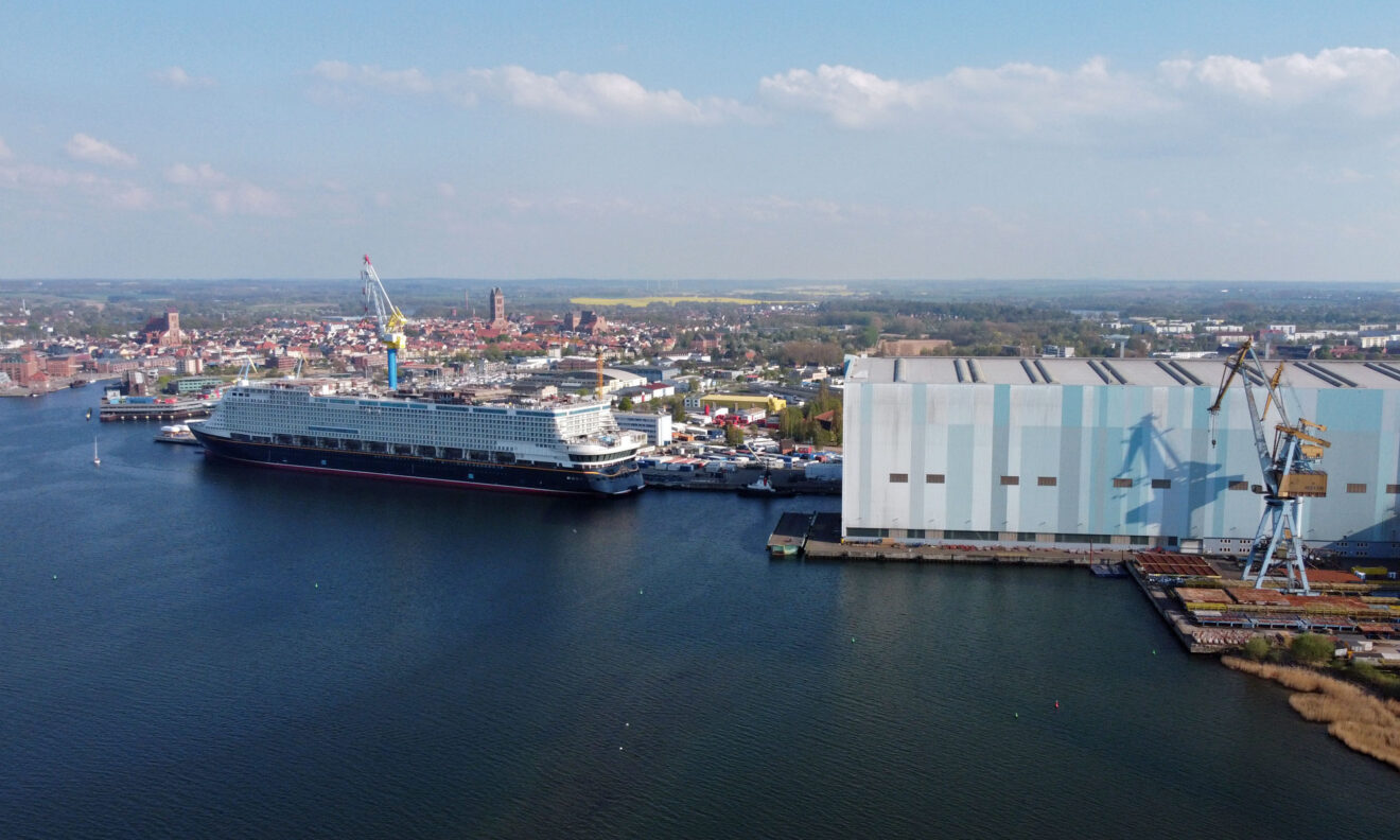 Ausdocken der Disney Adventure in Wismar » Kreuzfahrtpiraten